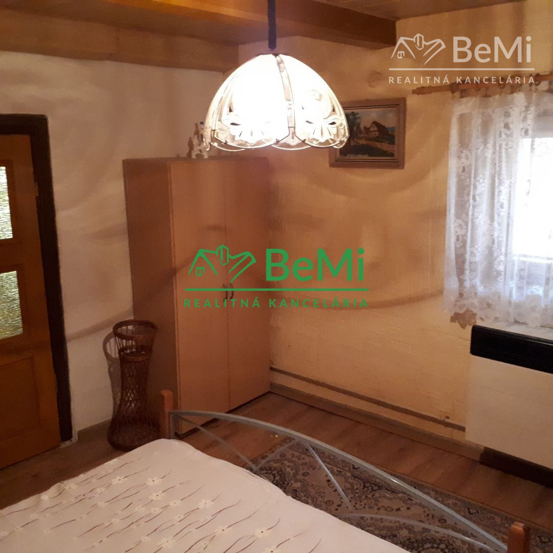 Predaj: Tradičná drevenica v obci Kolárovice (154-12-MACH) | RealityBeMi